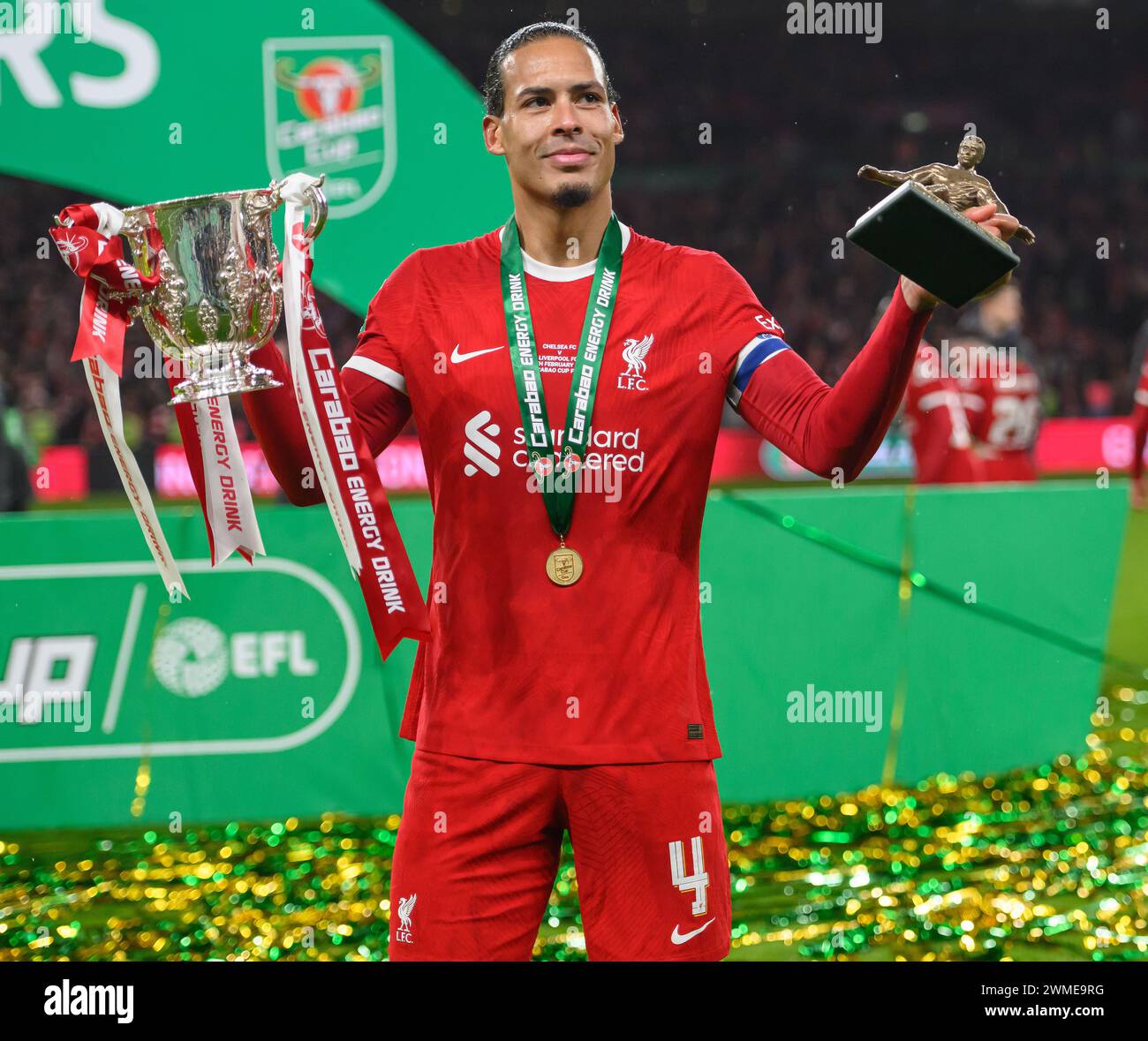 Virgil van dijk premier league trophy hi-res stock photography and ...