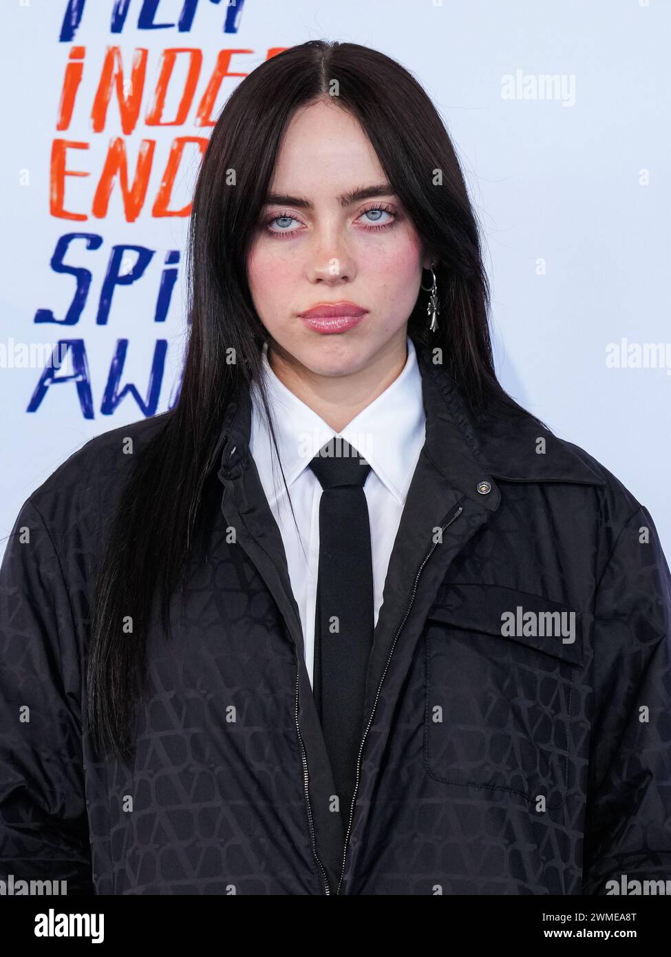 Los Angeles, USA. 25th Feb, 2024. Billie Eilish walking on the red ...