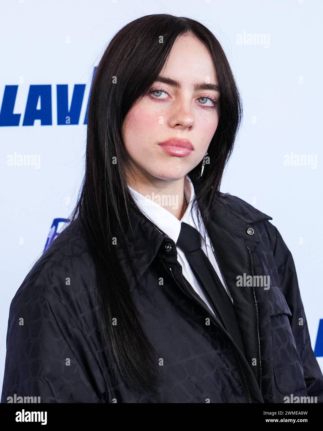 Los Angeles, USA. 25th Feb, 2024. Billie Eilish walking on the red ...