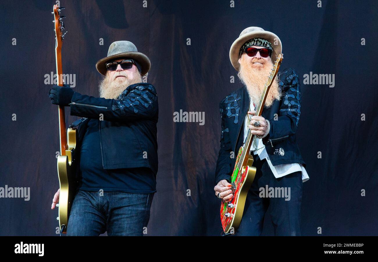 Dusty hill hi-res stock photography and images - Alamy