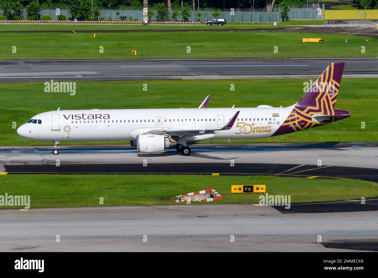 Vistara airline airplane hi-res stock photography and images - Alamy