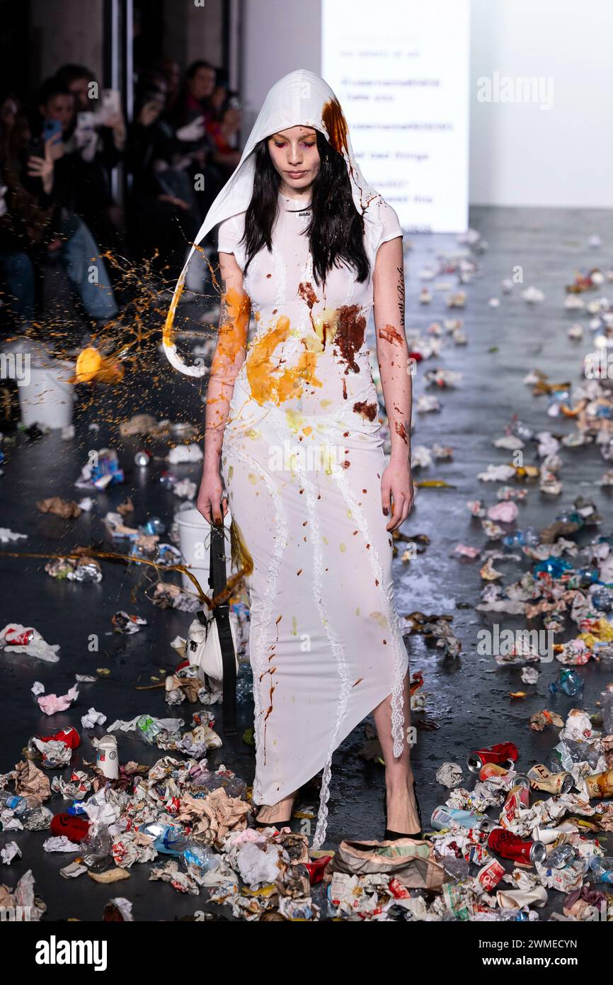Milan, Italien. 25th Feb, 2024. AVAVAV Fall/Winter 2024 runway during ...