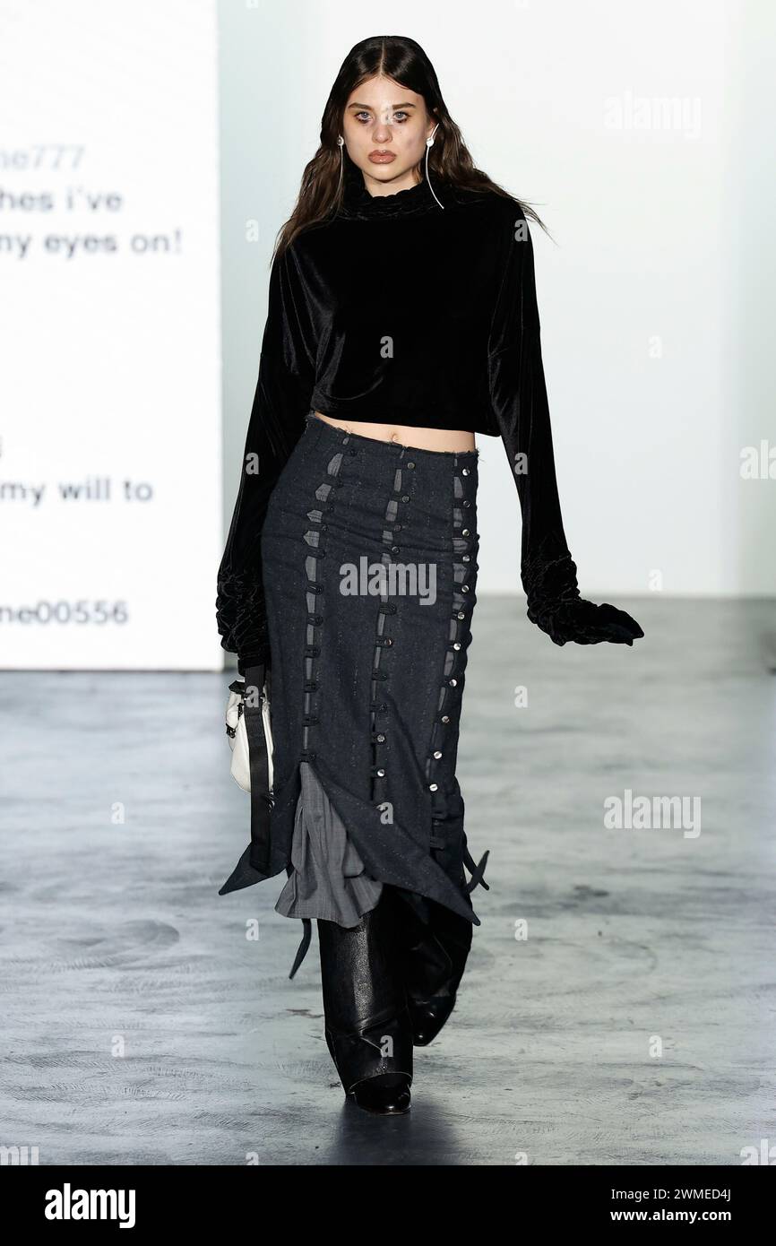 Milan, Italien. 25th Feb, 2024. AVAVAV Fall/Winter 2024 runway during ...