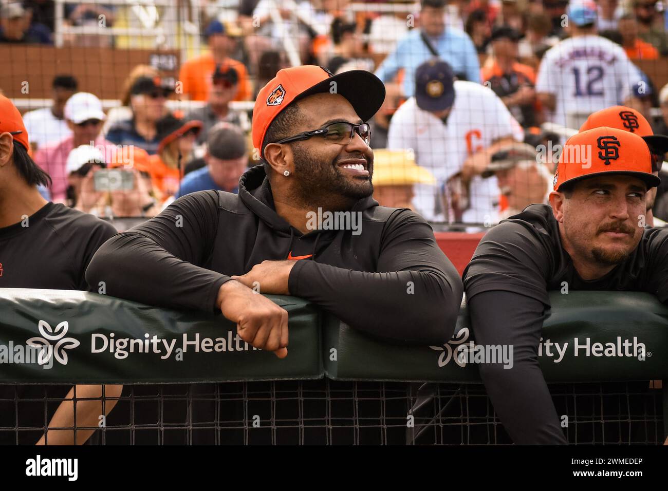San Francisco Giants third baseman Pablo Sandoval (48) talks with ...