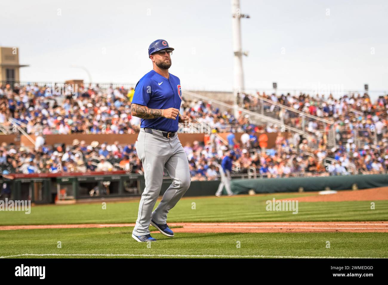 Chicago Cubs first base coach Mike Napoli (55) jogs onto the field in ...
