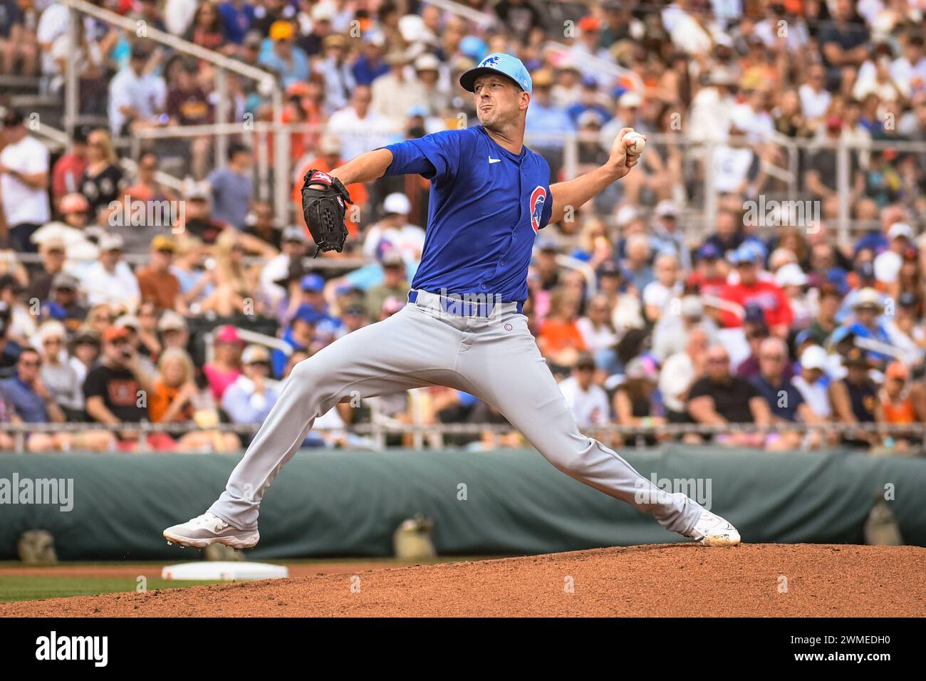 Chicago Cubs starting pitcher Drew Smyly (11) throws against the San ...