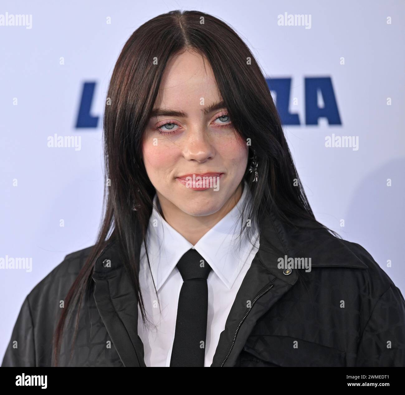 Billie eilish singer hi-res stock photography and images - Alamy