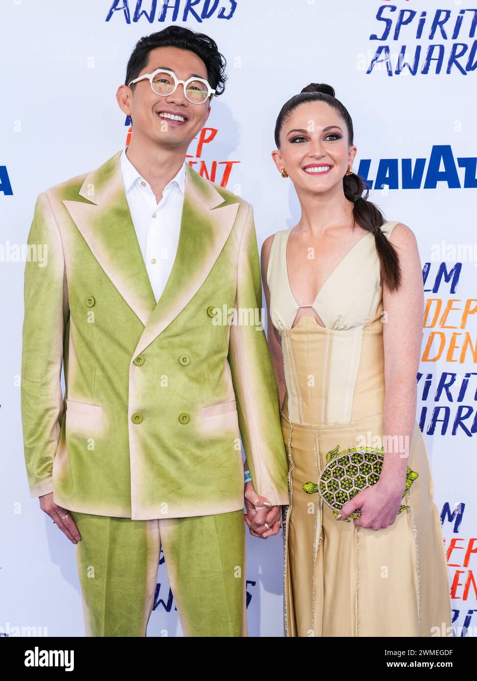 Lee sung jin kommt an -Fotos und -Bildmaterial in hoher Auflösung – Alamy