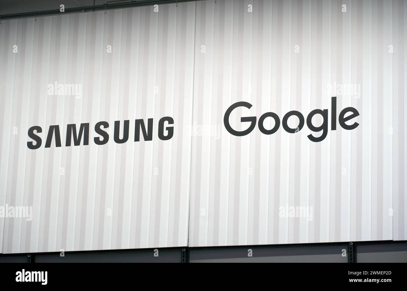 Samsung logo hi-res stock photography and images - Alamy