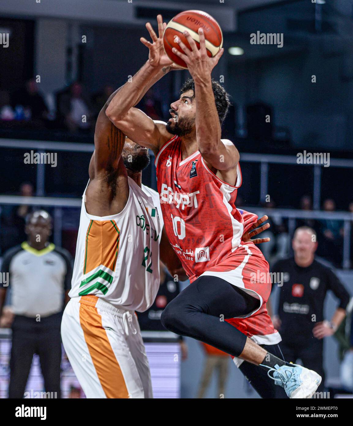 Cairo, Egypt. 25th Feb, 2024. Anas Mahmoud (R) of Egypt goes for a lay ...