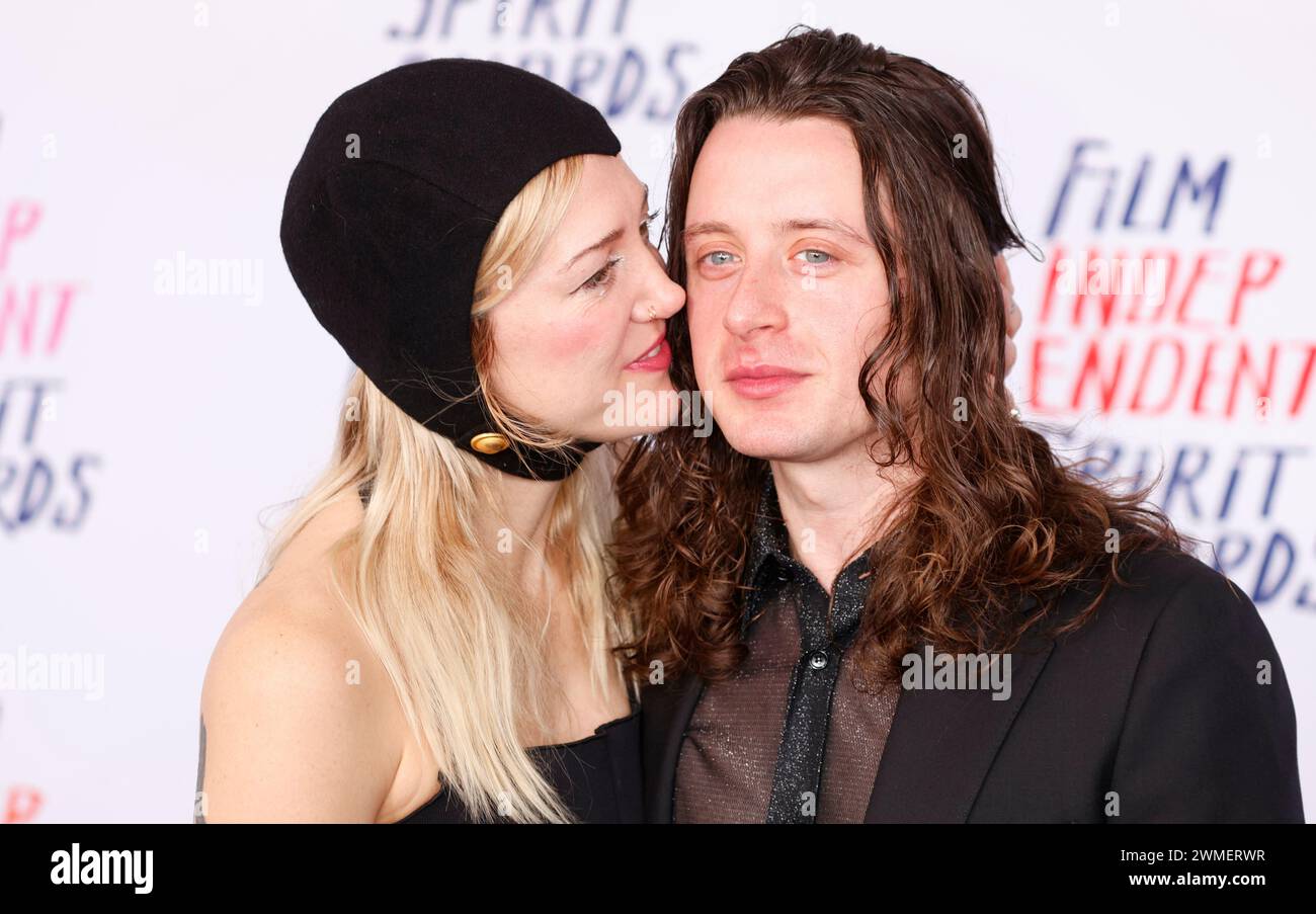 Santa Monica, Vereinigte Staaten. 25th Feb, 2024. Katelin Arizmendi and ...