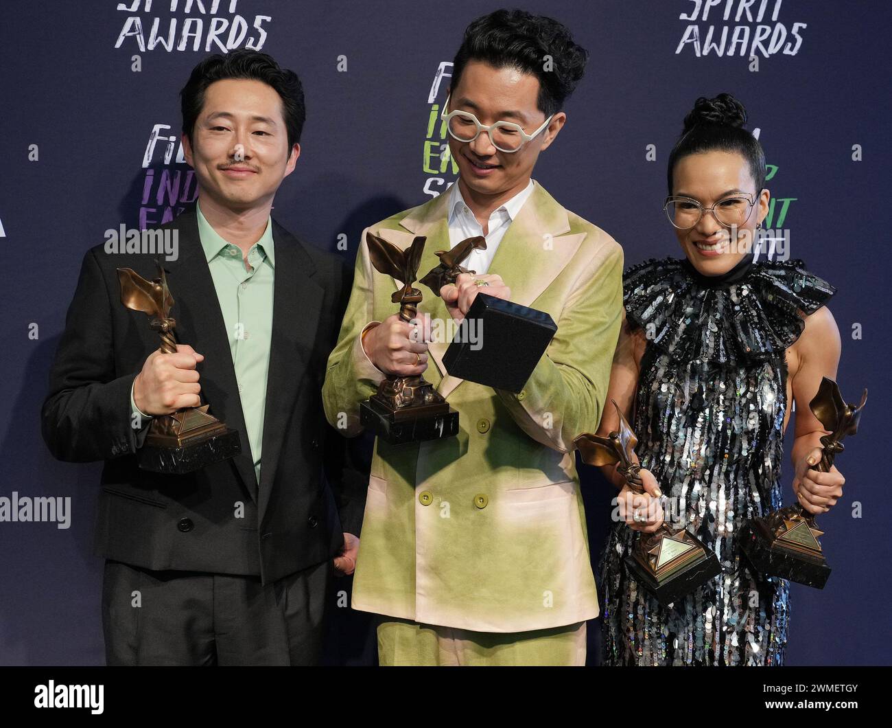 Lee sung jin kommt an -Fotos und -Bildmaterial in hoher Auflösung – Alamy