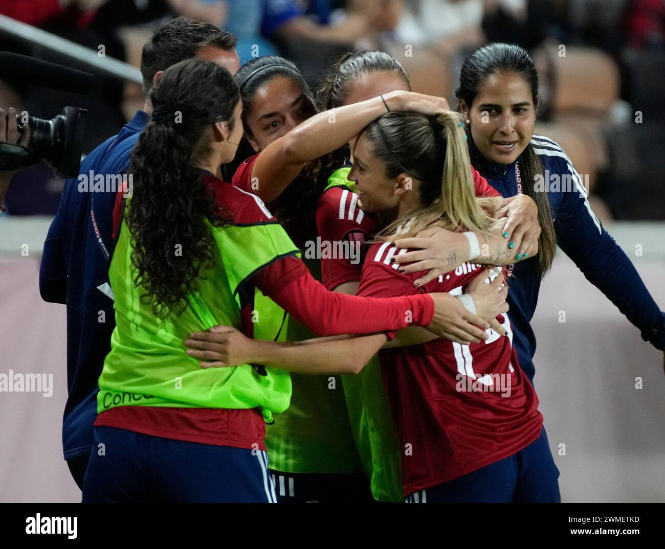 Costa Rica midfielder Priscila Chinchilla, front right, and teammates ...