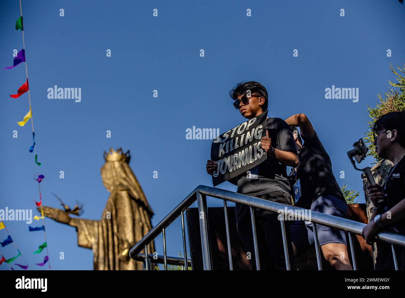 38th edsa people power revolution hi-res stock photography and images ...