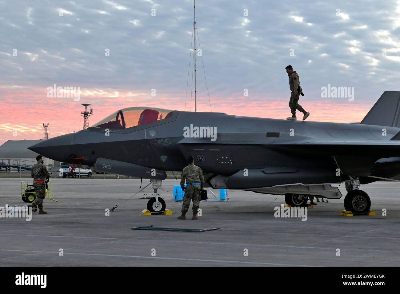 Aircraft maintenance specialists with the Wisconsin Air National Guard ...