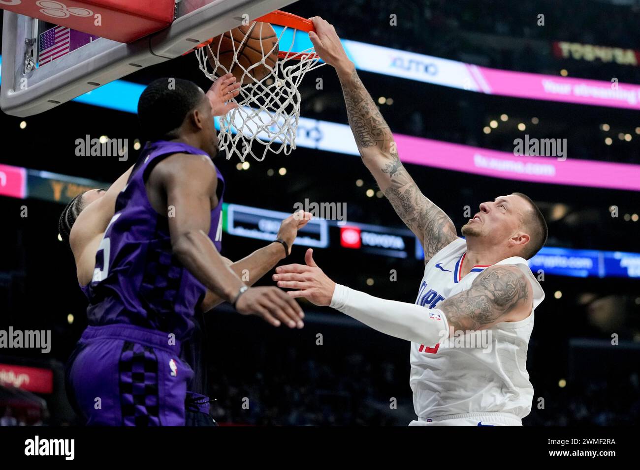 Los Angeles Clippers center Daniel Theis, right, dunks the ball against ...