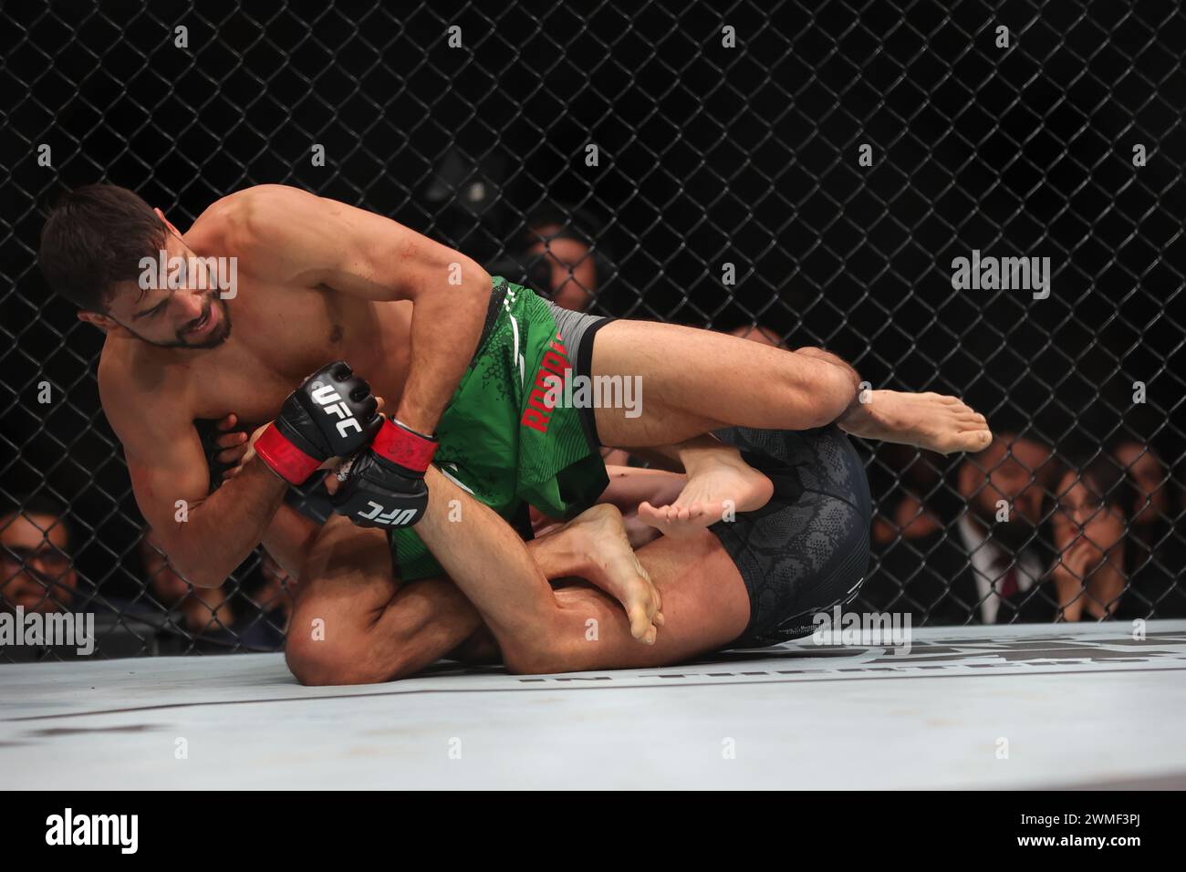 Featherweight bar hi-res stock photography and images - Alamy