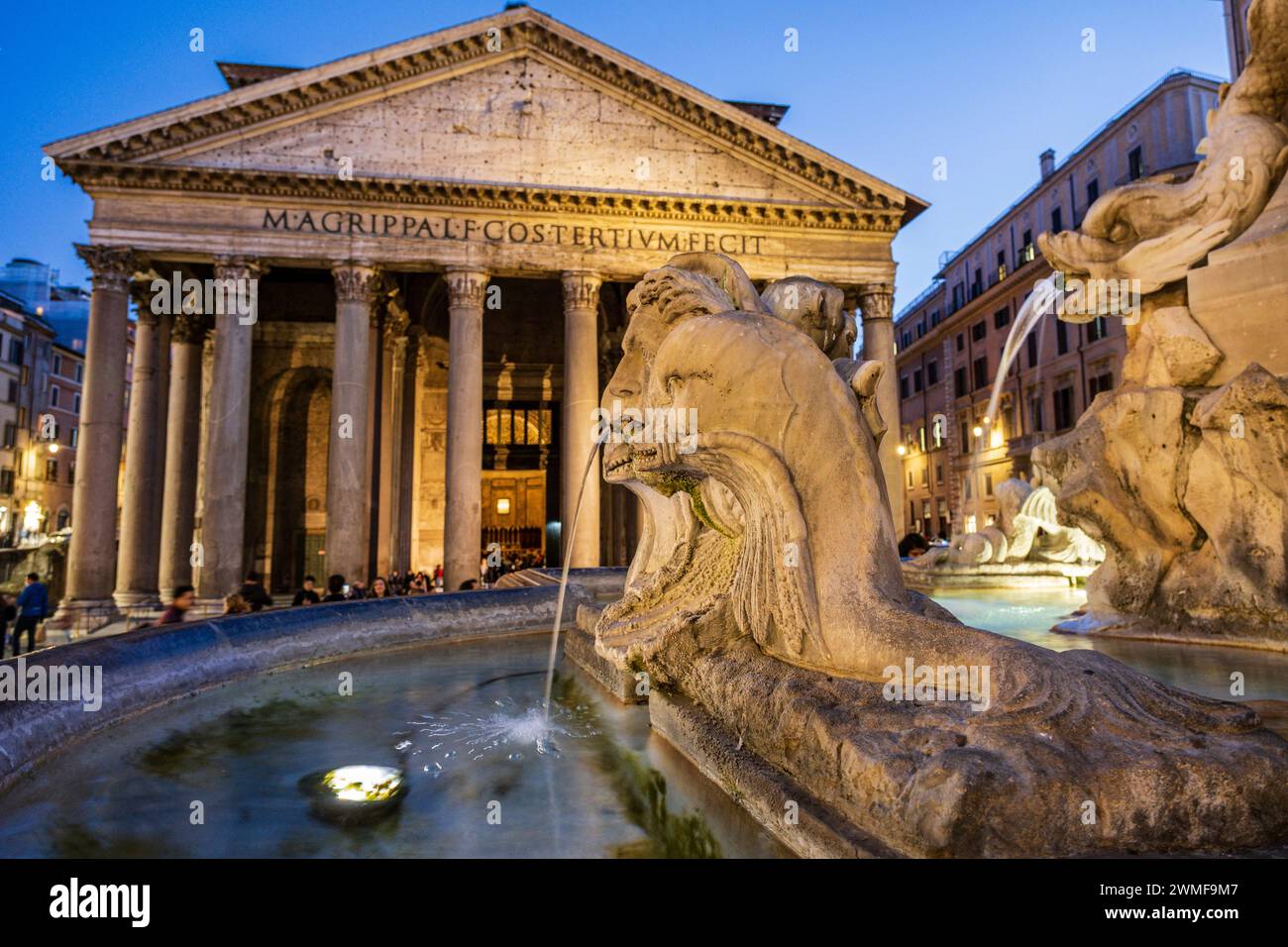 Dolphin fountain and Pantheon of Agrippa, 126 b.C. Roma, Lazio, Italia ...