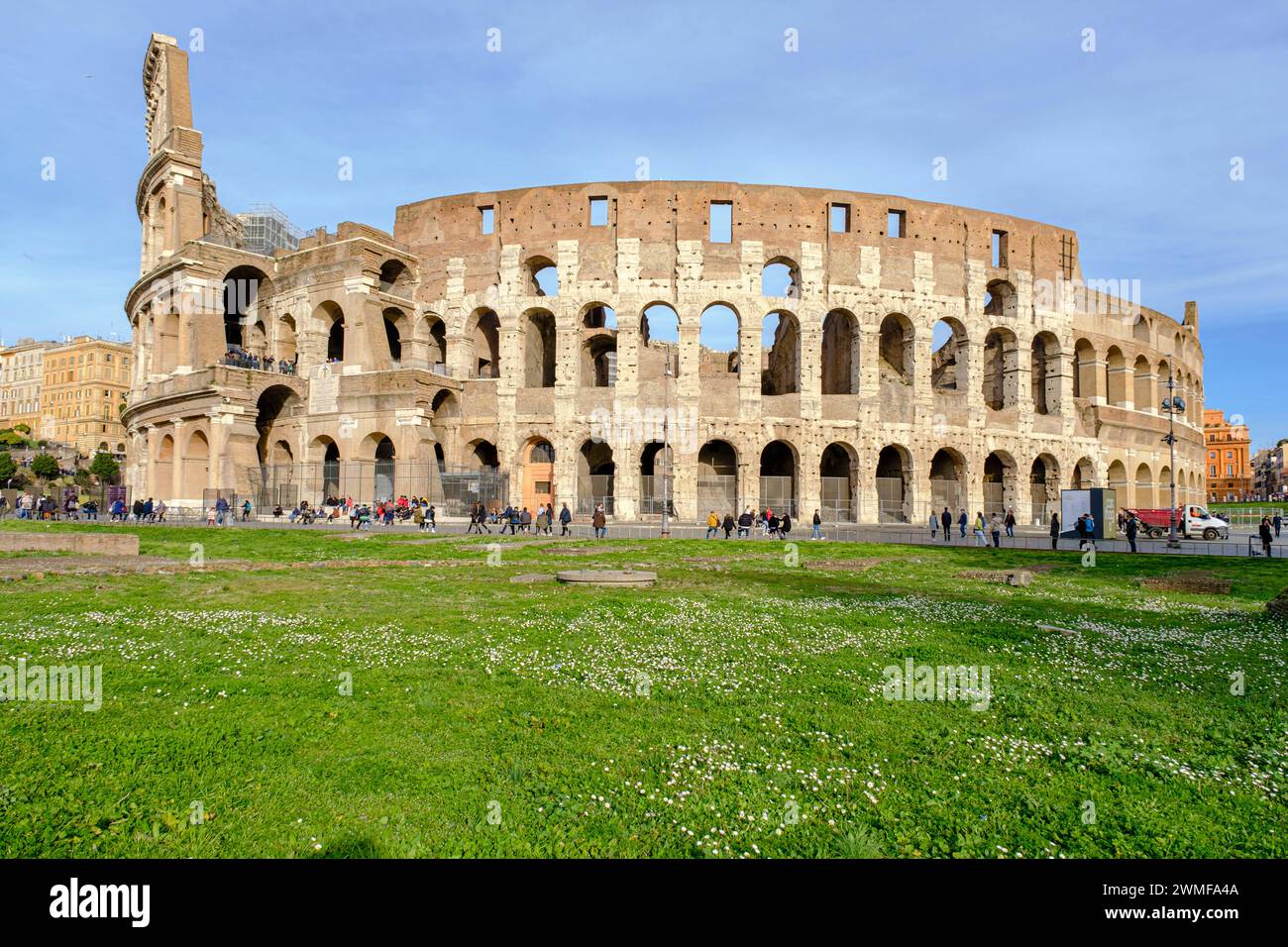Roman amphitheatres in italy hi-res stock photography and images - Alamy