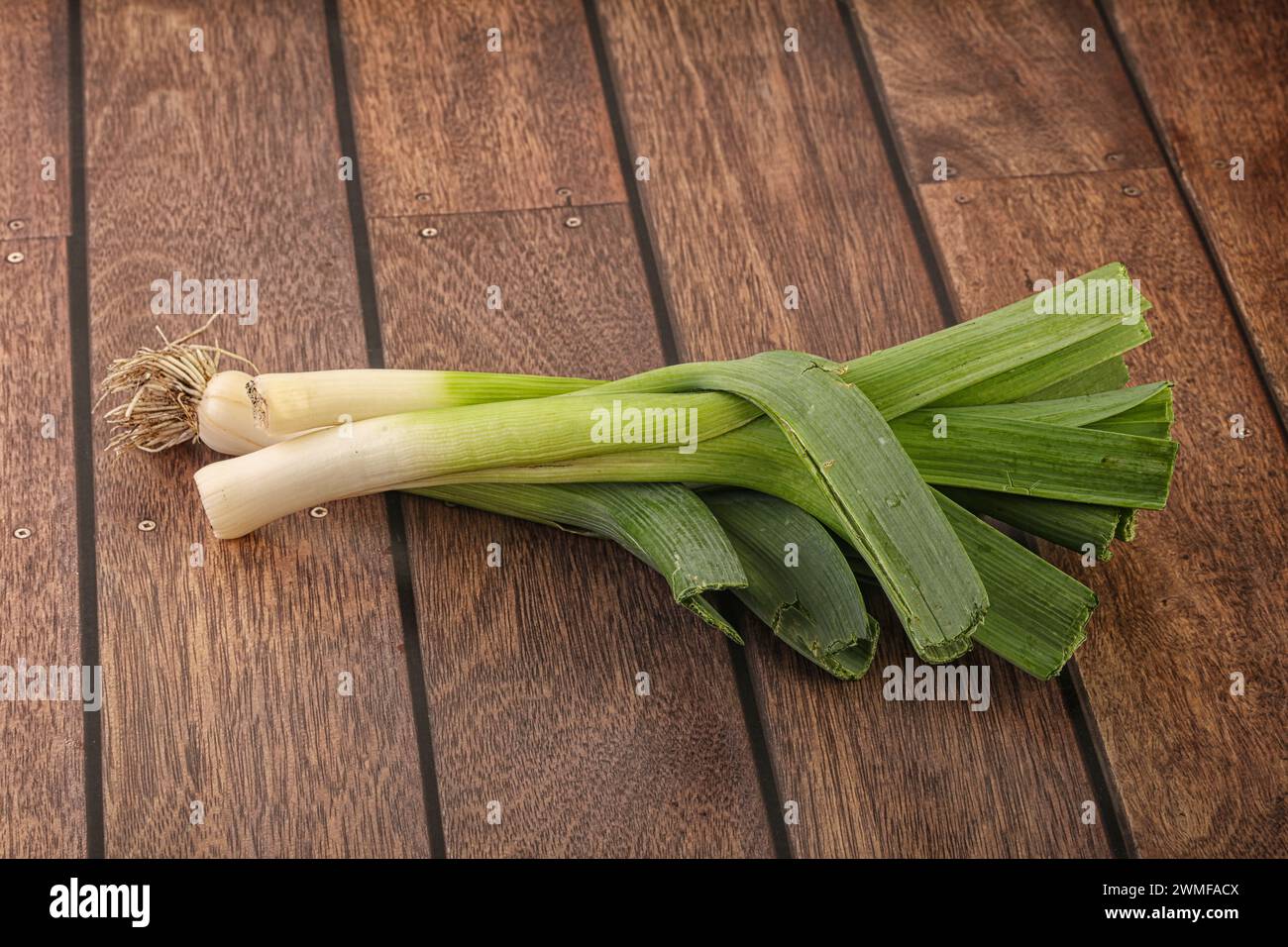 Natural raw organic green leek heap Stock Photo - Alamy