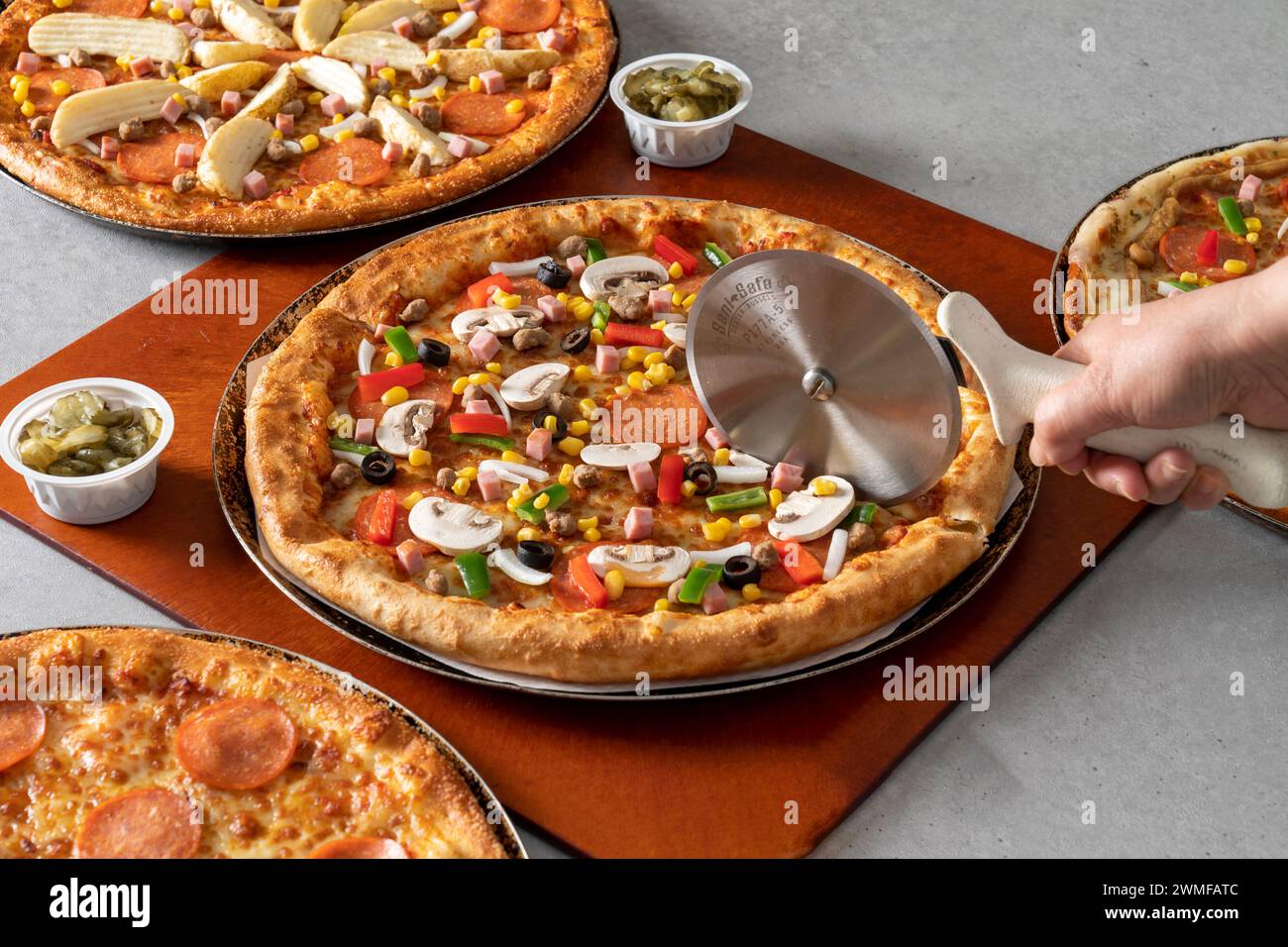 Korean food dish Cheese God Pizza Pepperoni Pizza Cheese Crust Pizza ...