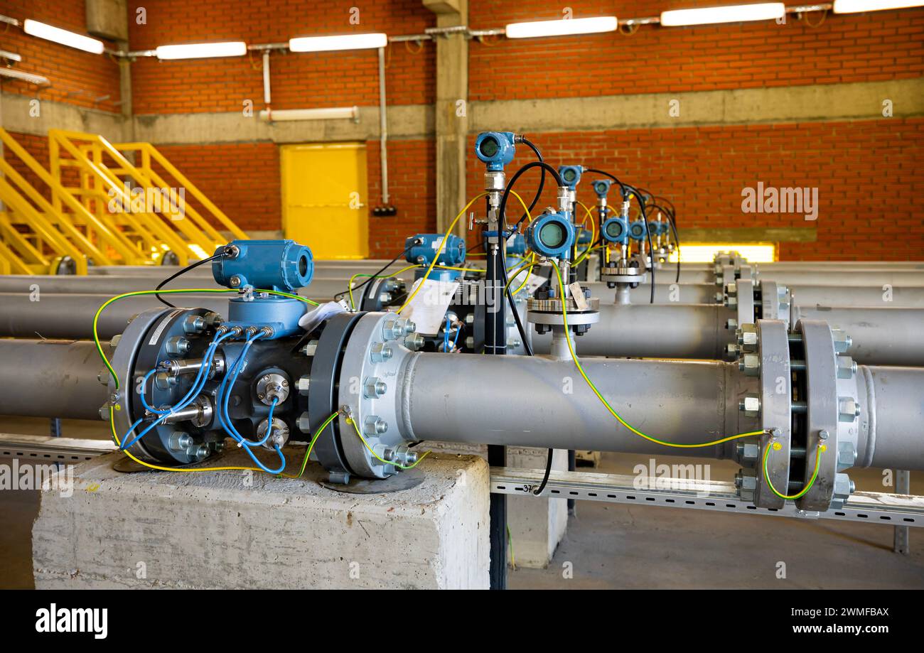 Pipelines and networks hi-res stock photography and images - Alamy