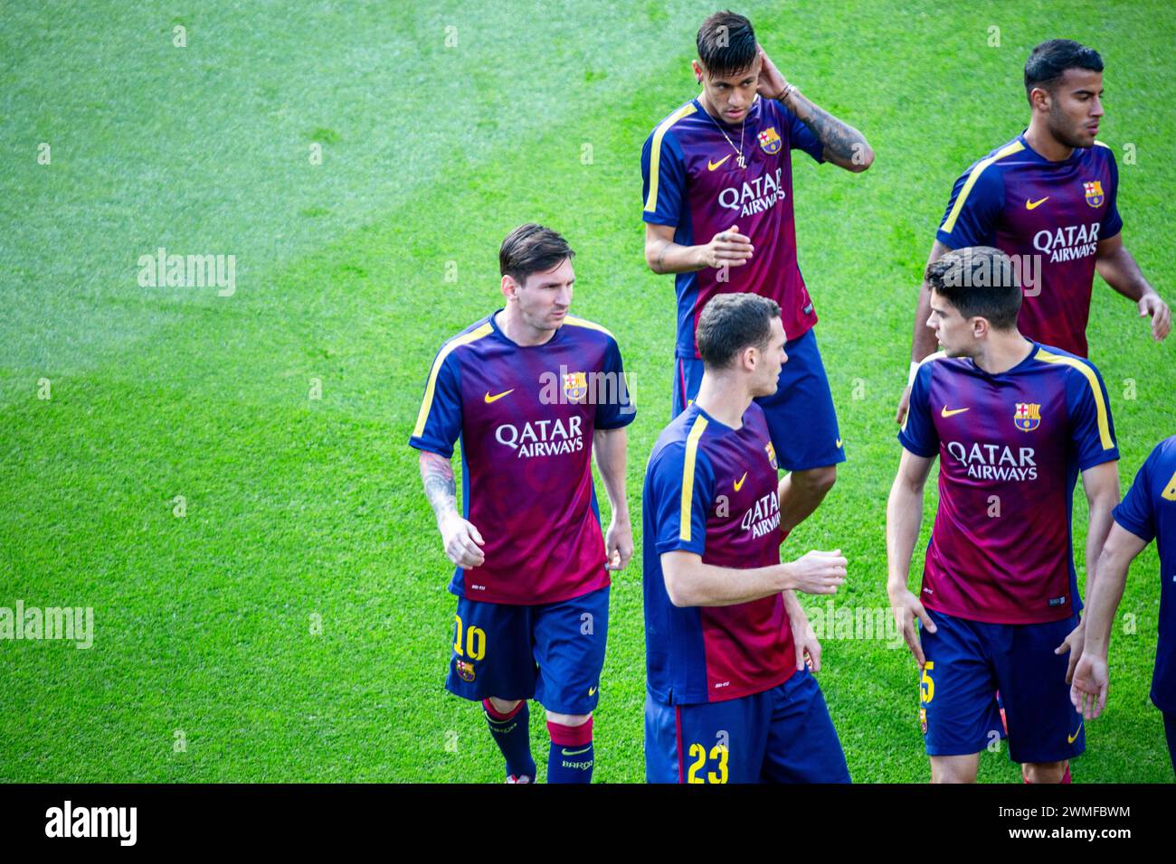 WARM UP, BARCELONA FC, TITLE MATCH 2015: Barcelona players warm up ...