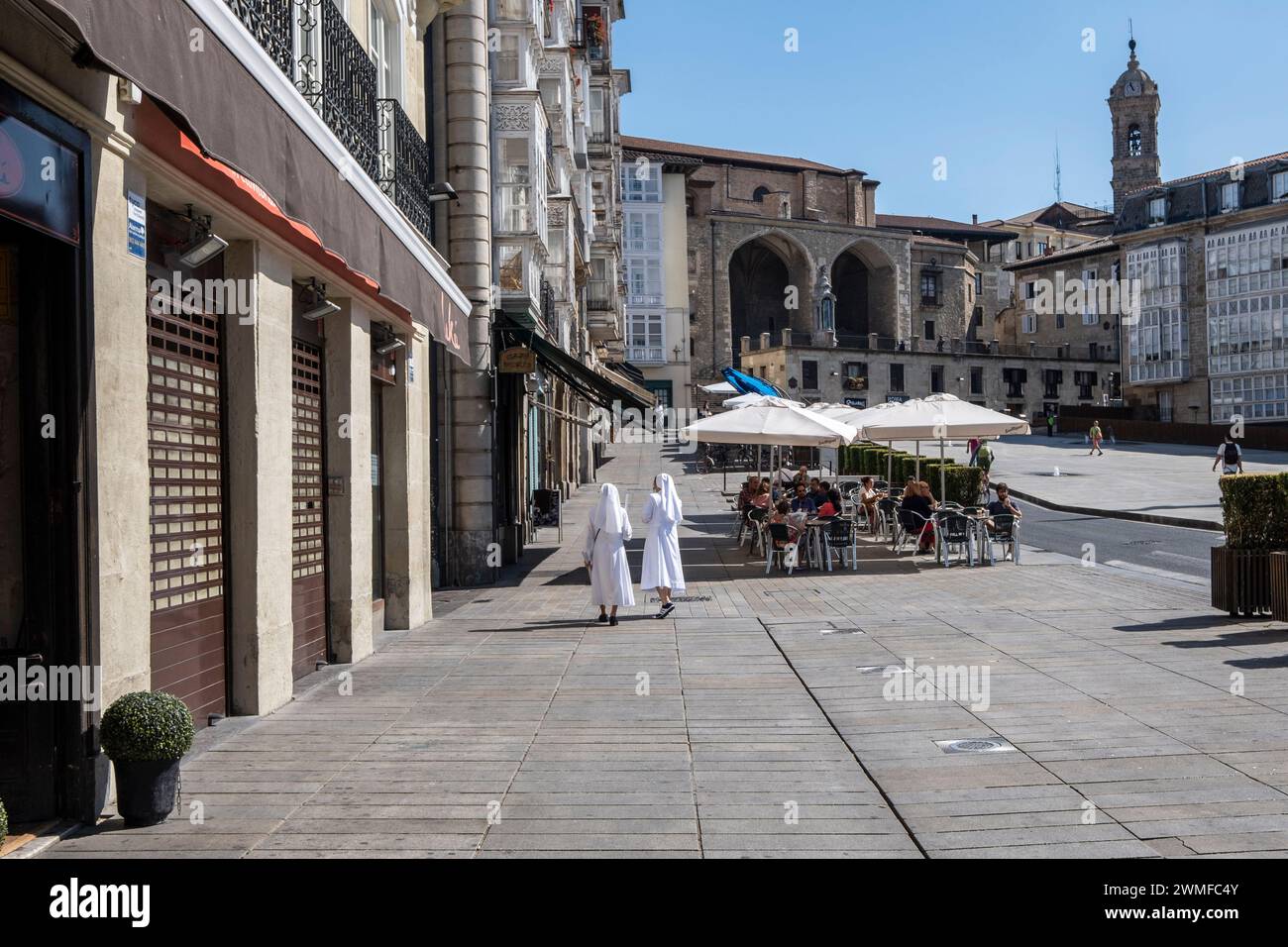 Plaza de la Virgen Blanca and Monument to the Battle of Vitoria ...
