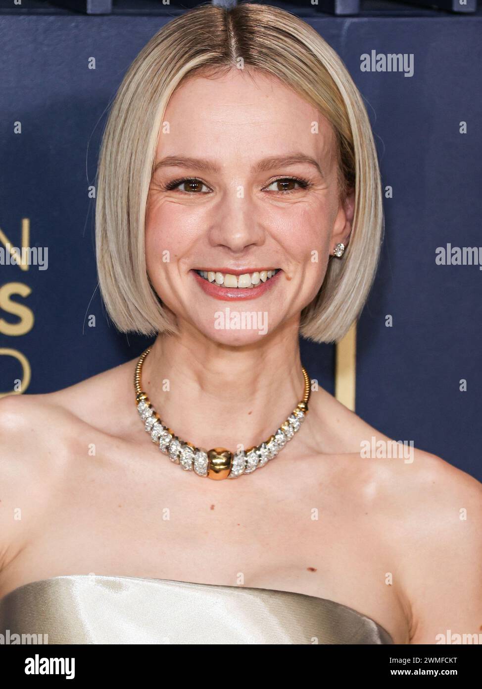 LOS ANGELES, CALIFORNIA, USA - FEBRUARY 24: Carey Mulligan wearing a ...