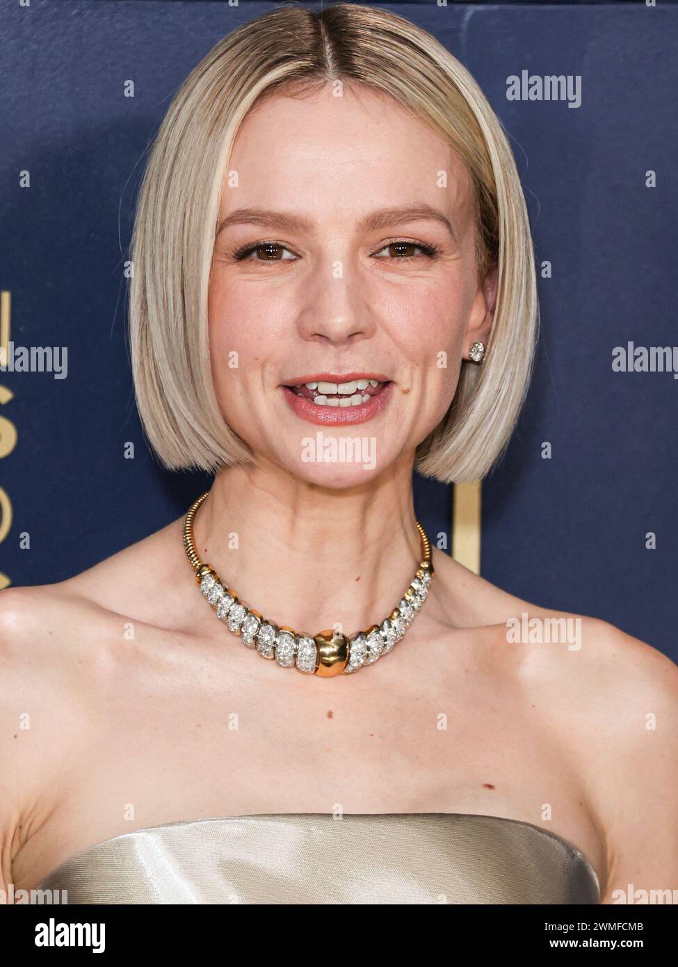 LOS ANGELES, CALIFORNIA, USA - FEBRUARY 24: Carey Mulligan wearing a ...