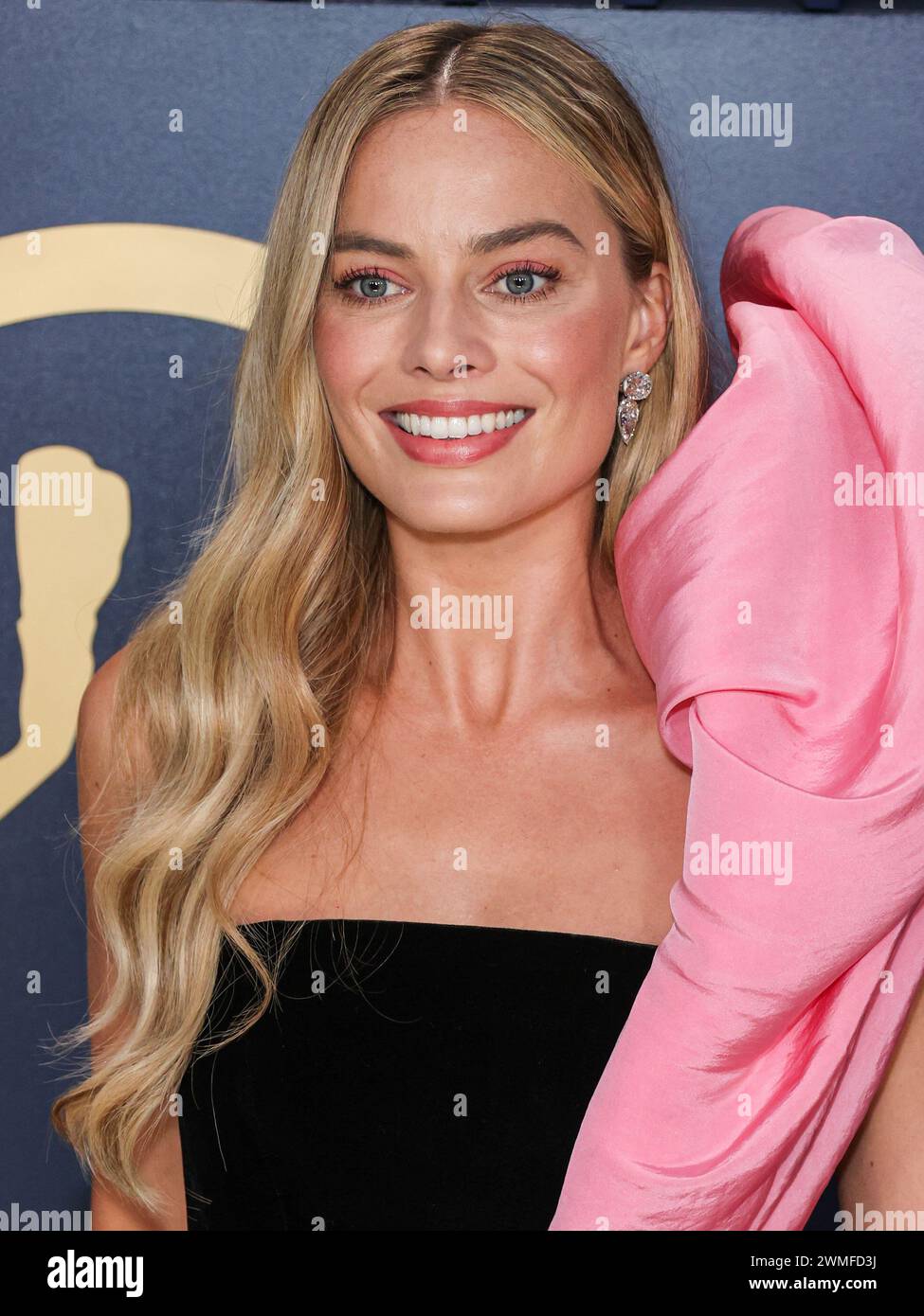 LOS ANGELES, CALIFORNIA, USA - FEBRUARY 24: Margot Robbie wearing ...