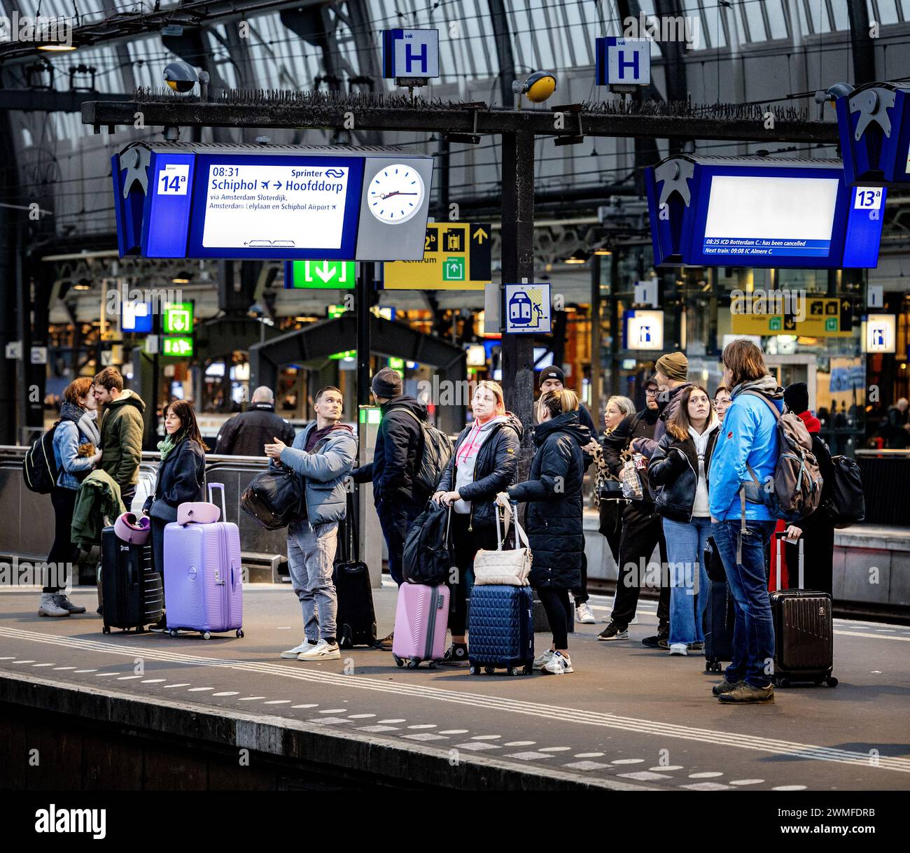 Amsterdam schiphol train station hi-res stock photography and images ...