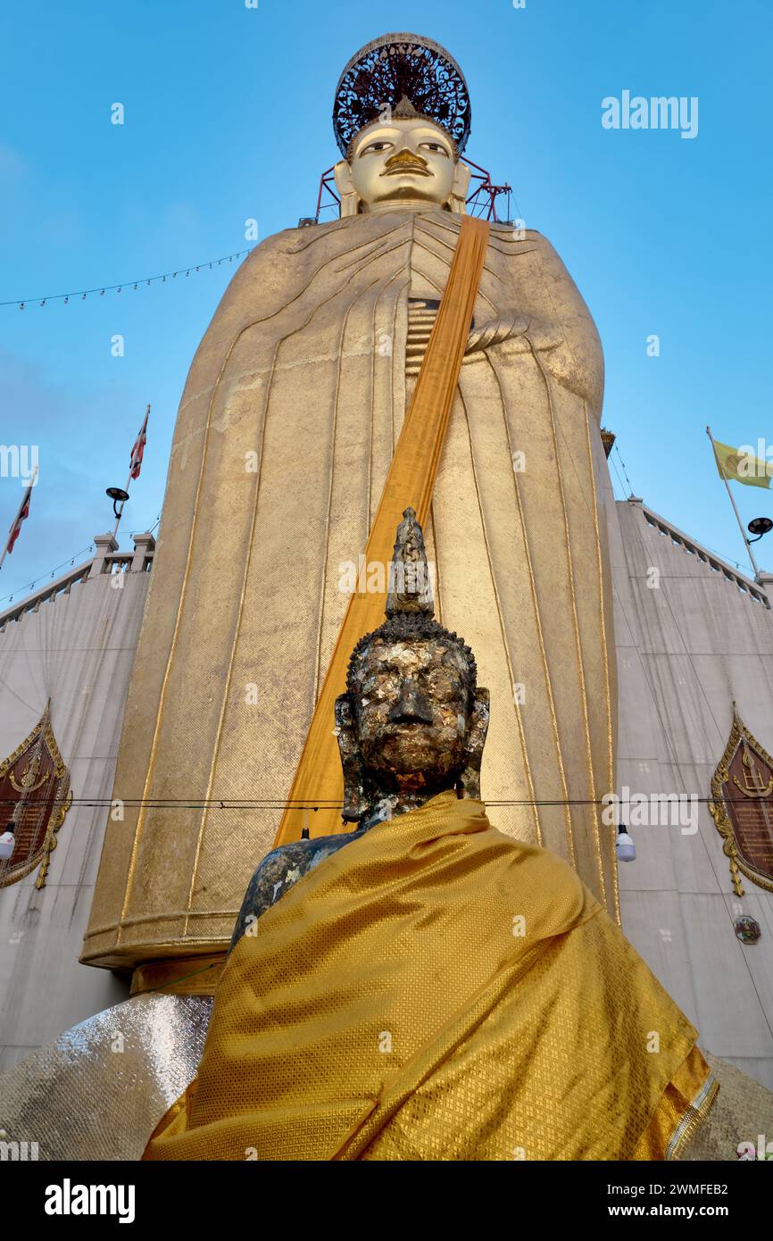 The 32 m high golden statue of a standing Buddha and a major Bangkok ...