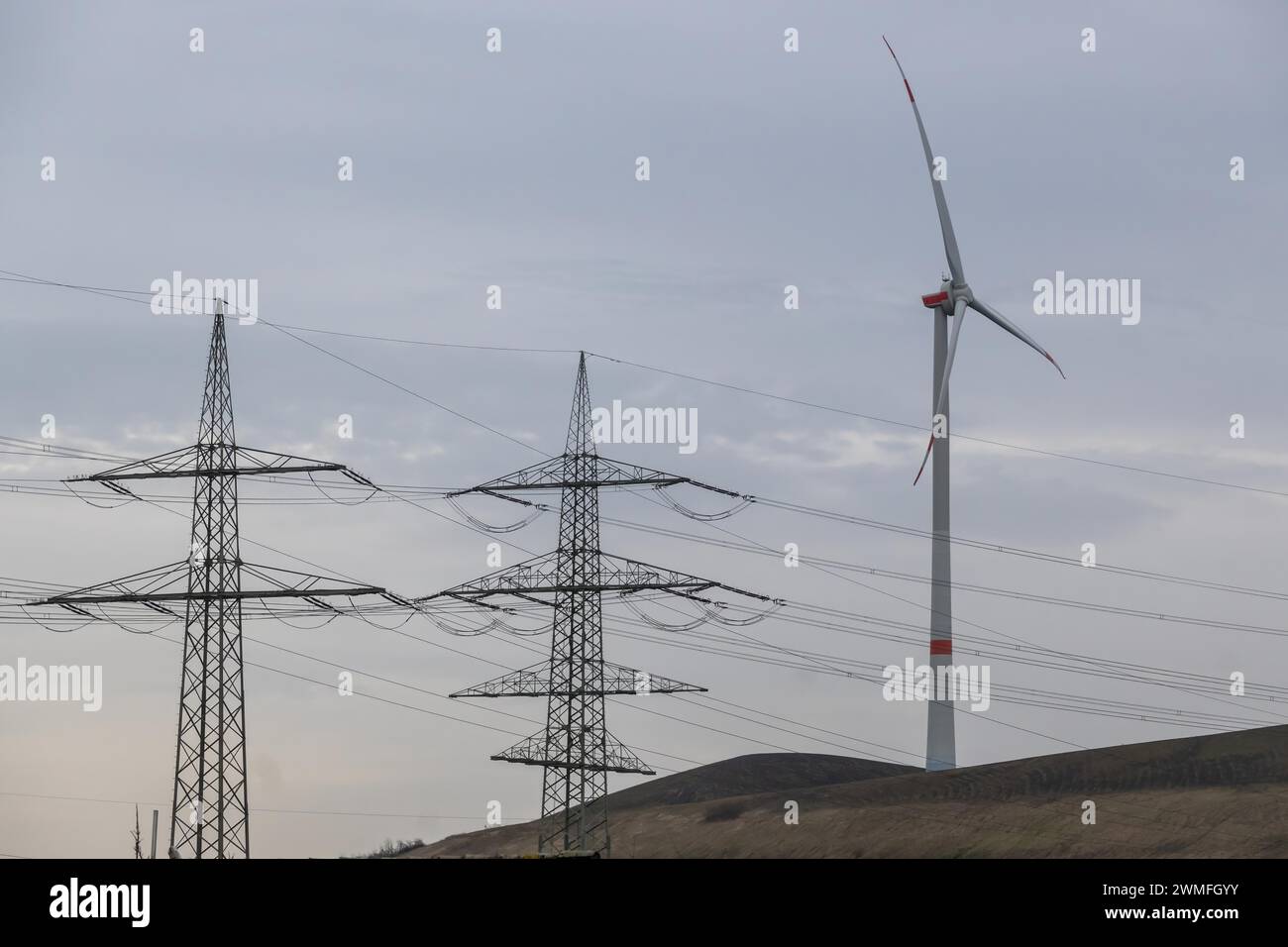 Commercial pylon hi-res stock photography and images - Alamy