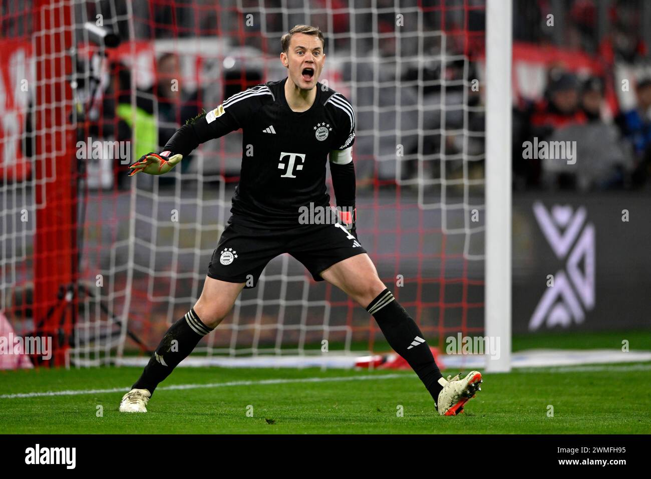 Goalkeeper Manuel Neuer FC Bayern Munich FCB (01) Action, Allianz Arena ...