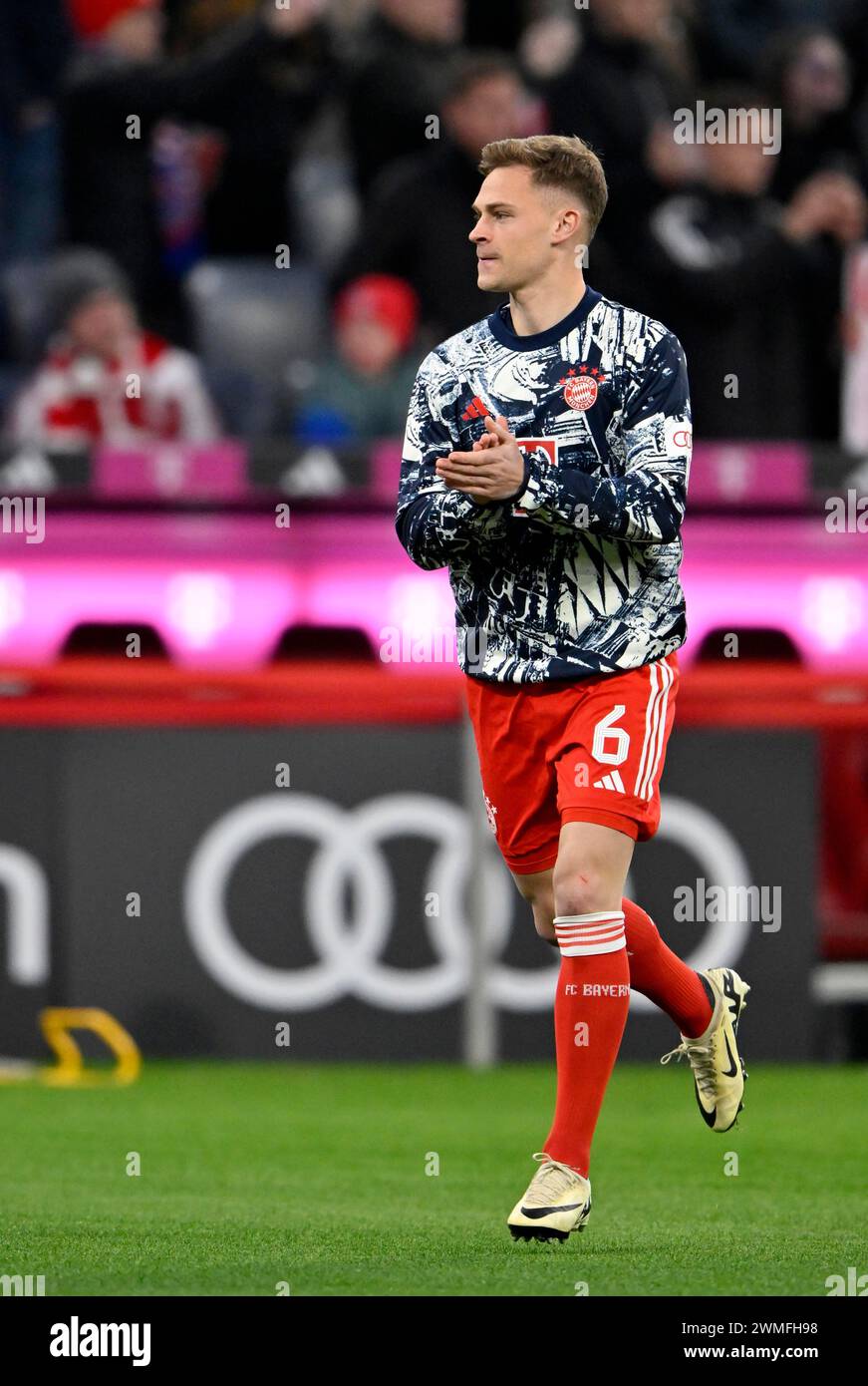 Warm-up training Joshua Kimmich FC Bayern Munich FCB (06) Allianz Arena ...