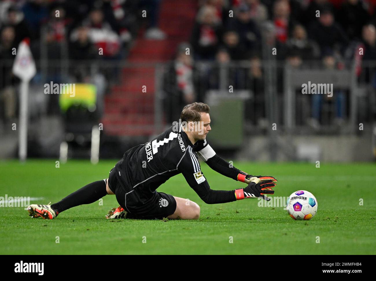 Goalkeeper Manuel Neuer FC Bayern Munich FCB (01) Action, Allianz Arena ...
