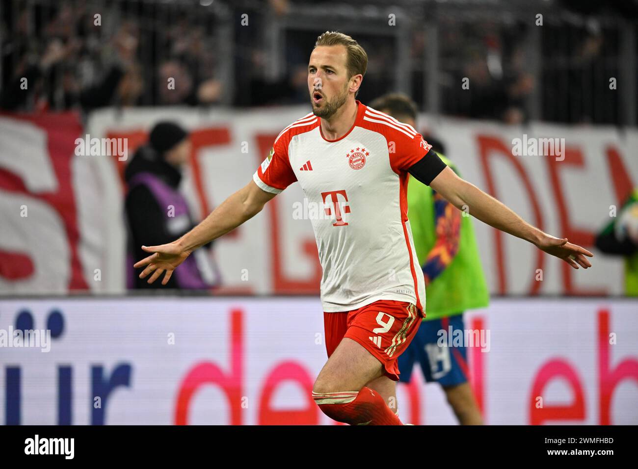 Goal celebration, cheering, Harry Kane FC Bayern Munich FCB (09 ...