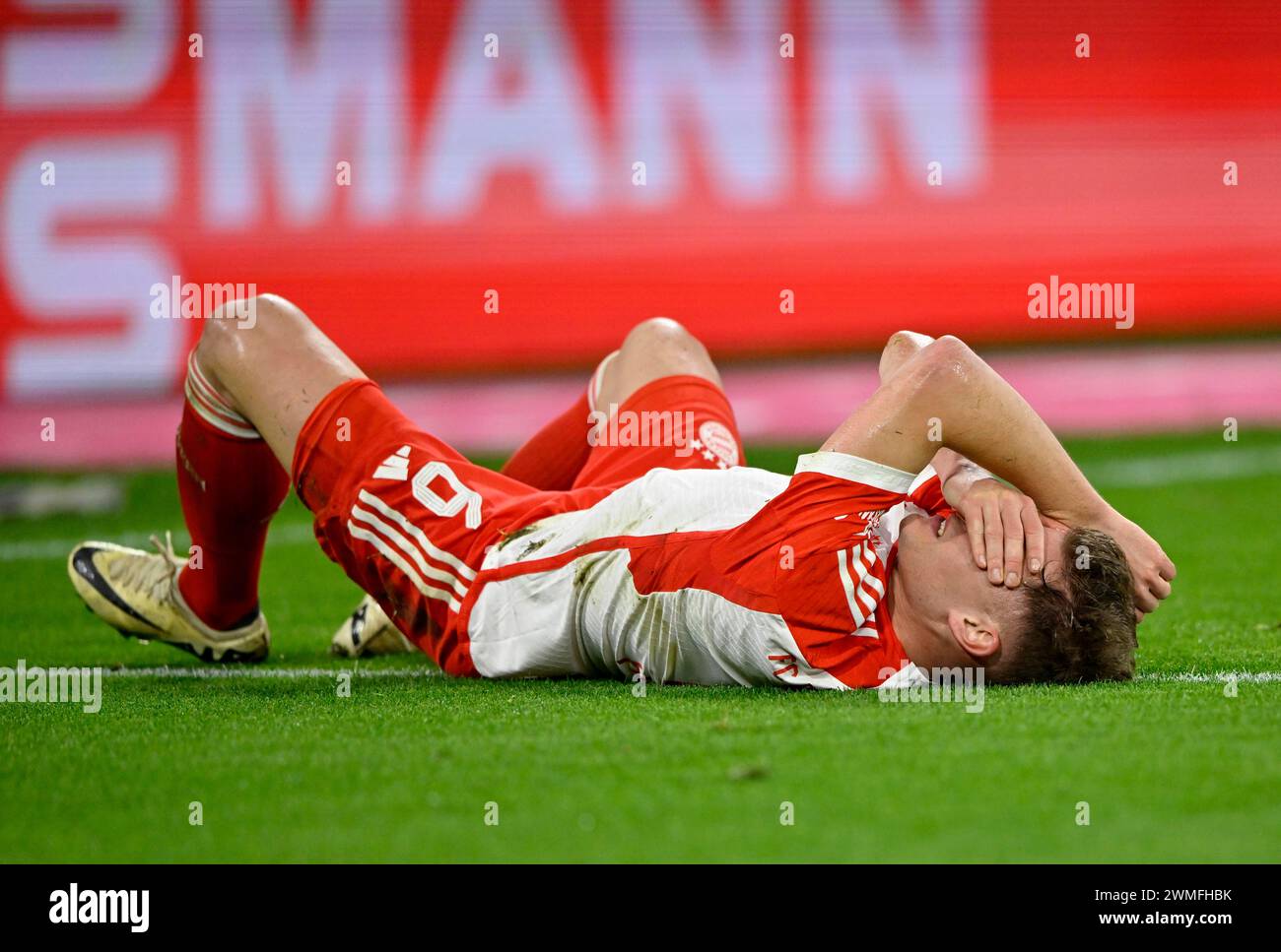 Joshua Kimmich FC Bayern Muenchen FCB (06) injured, injury, Allianz ...