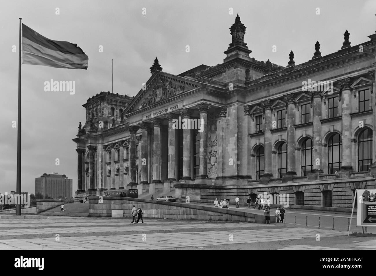 Platz der republik in Black and White Stock Photos & Images - Alamy