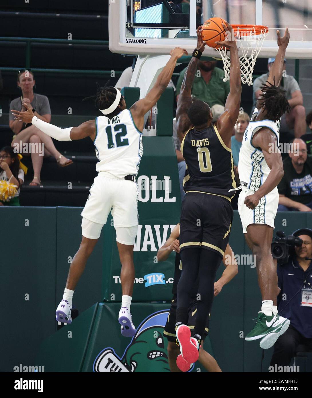 UAB Blazers forward Javian Davis (0) goes up for a dunk against Tulane ...