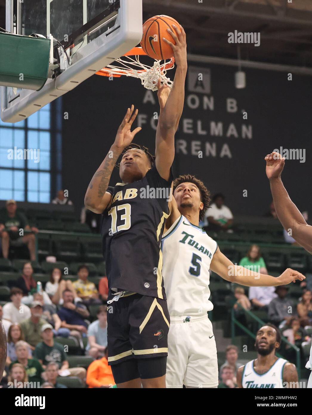 UAB Blazers forward Christian Coleman (13) attempts a reverse layup ...