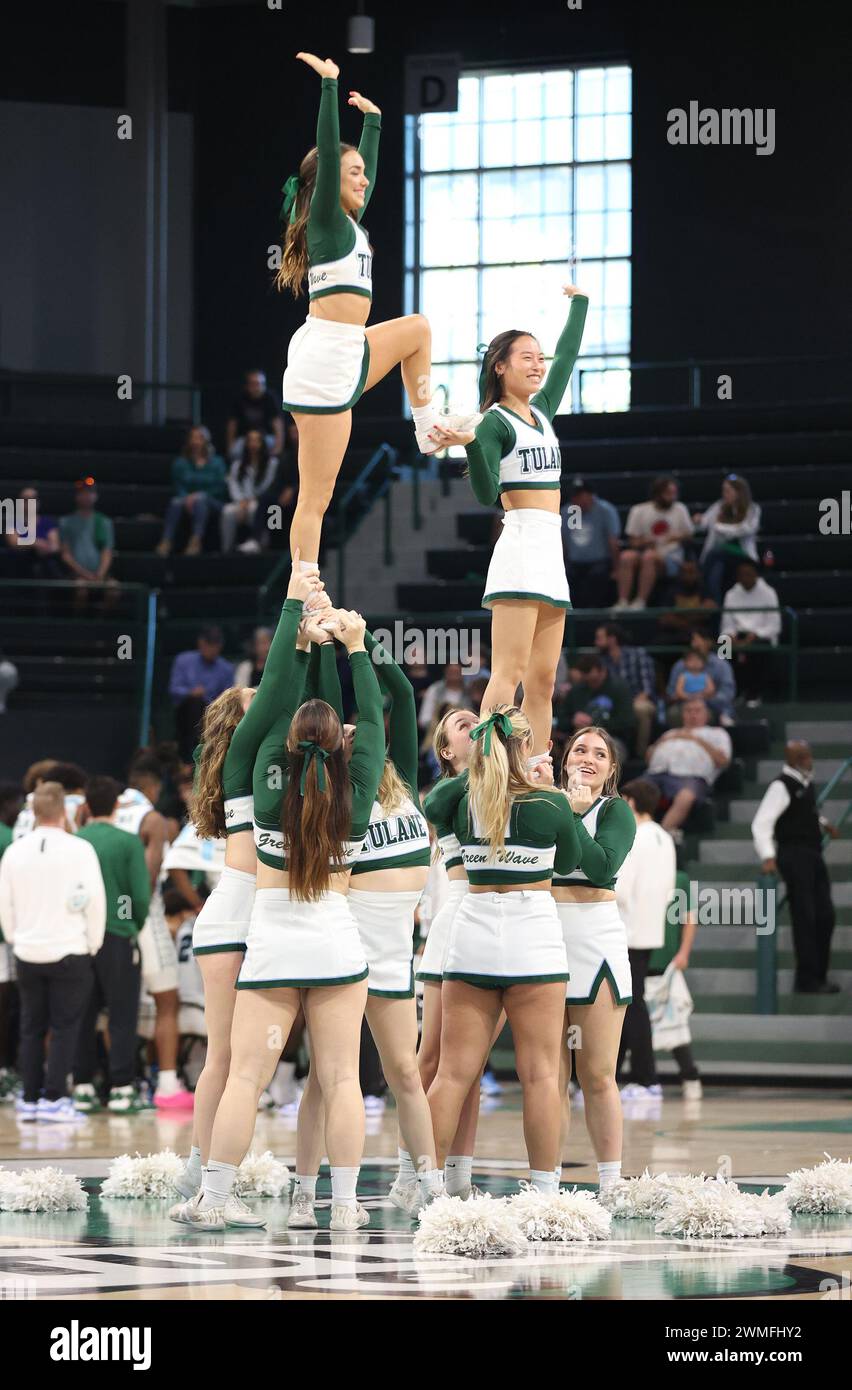 New Orleans, USA. 25th Feb, 2024. The Tulane Green Wave cheerleading ...