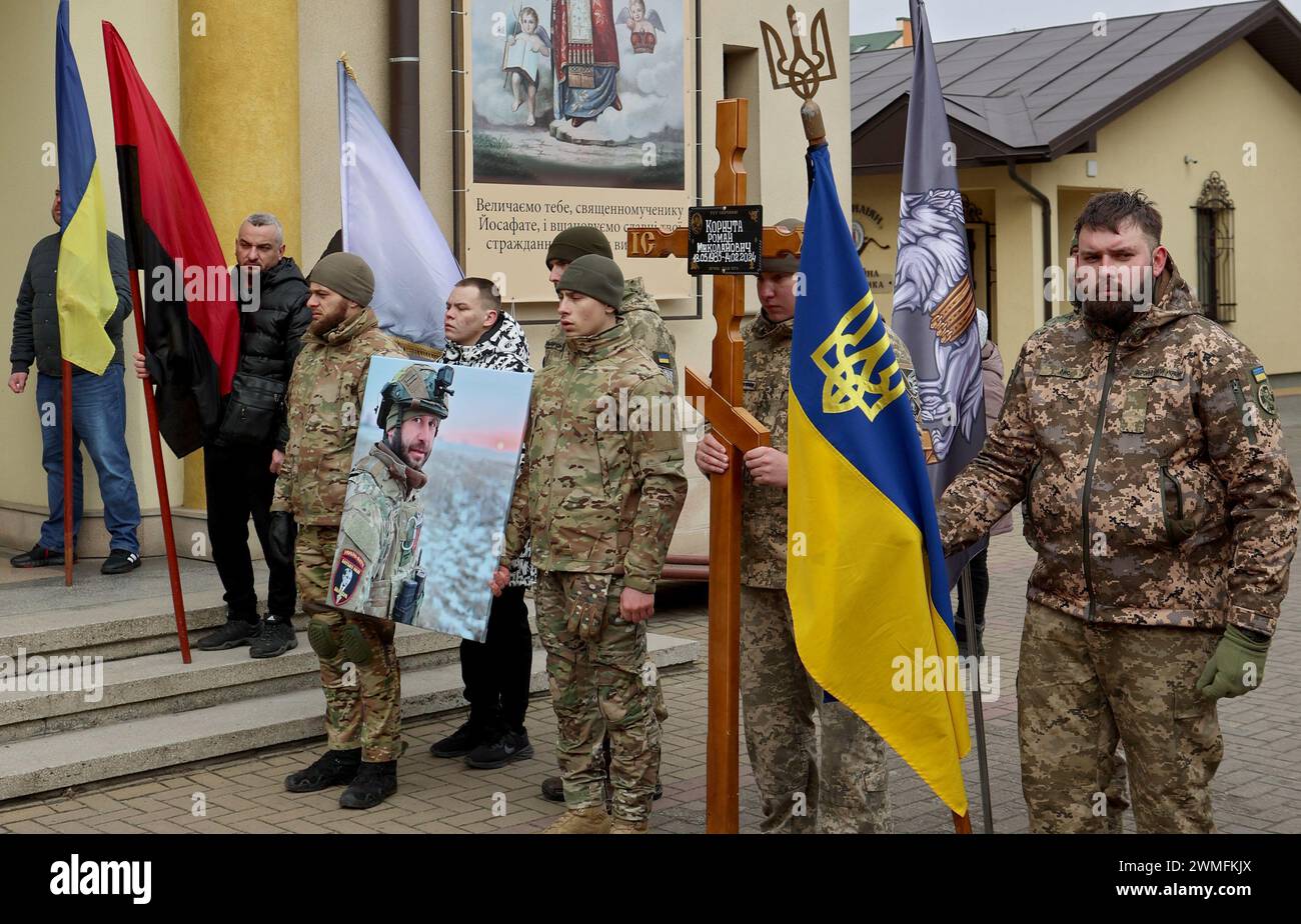 Non Exclusive: IVANO-FRANKIVSK, UKRAINE - FEBRUARY 19, 2024 - Soldiers ...