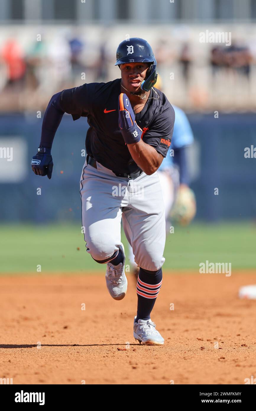 Port Charlotte, FL: Detroit Tigers shortstop Eddys Leonard (51) runs ...