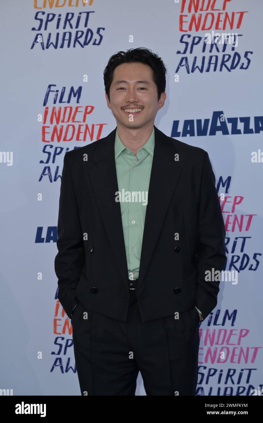 Steven yeun 2024 hi-res stock photography and images - Alamy
