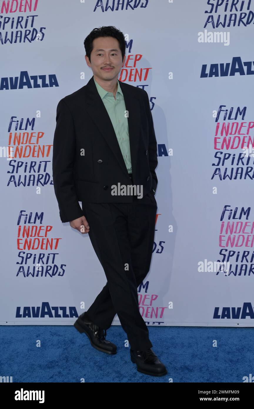 Steven yeun 2024 hi-res stock photography and images - Alamy
