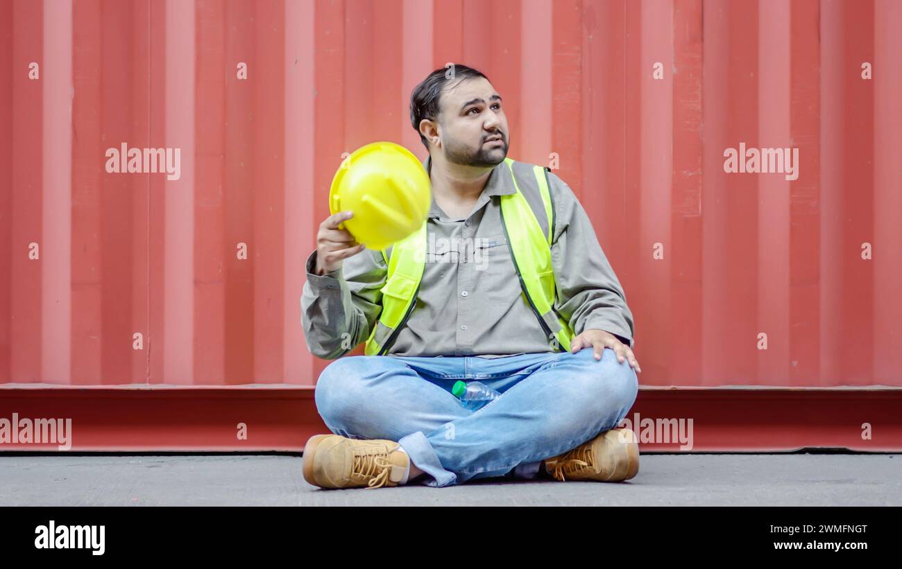 Foreman control loading containers hi-res stock photography and images ...