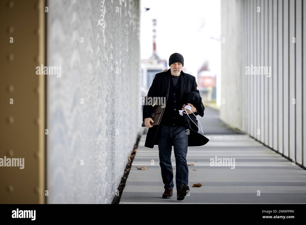 BADHOEVEDORP - Lawyer Ronald van der Horst arrives at the Schiphol ...