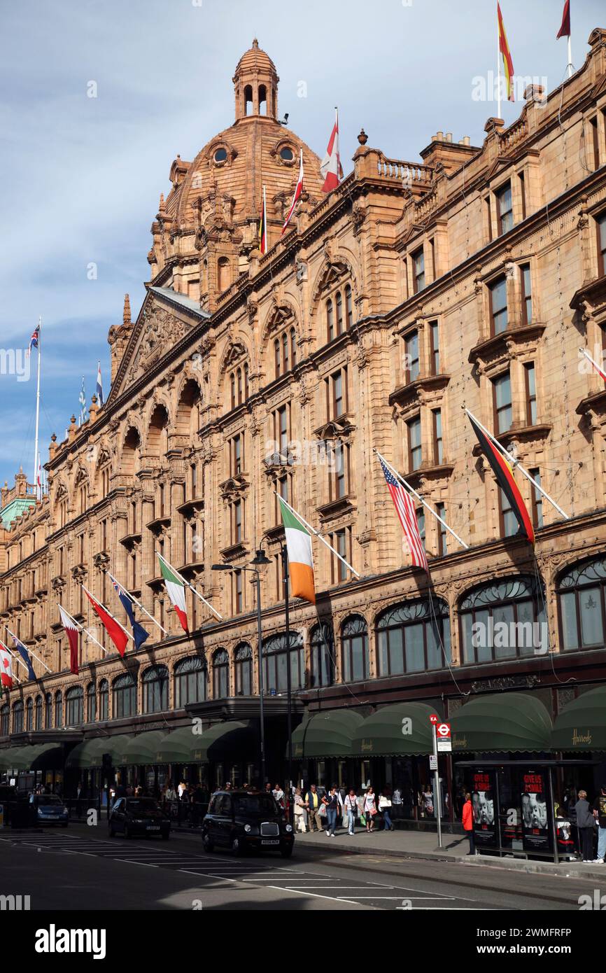 Harrods shop facade, London, UK Stock Photo - Alamy